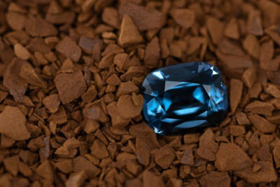 Blue Spinel: Meaning, Healing Properties & Benefits