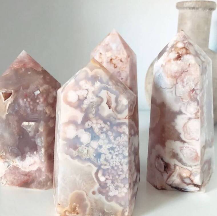 Flower Agate: Meaning, Properties & Chakra Connection