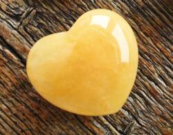 Yellow Quartz: Meaning, Healing Properties & Benefits