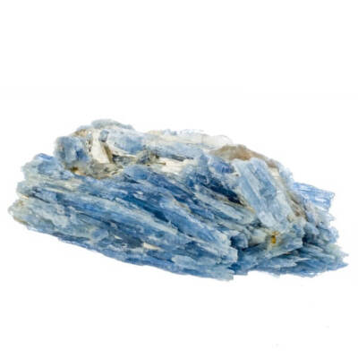 Kyanite 101: Meaning, Healing Properties & Uses