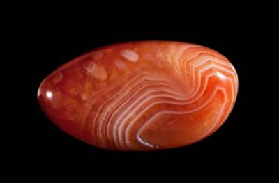 Red Agate: Meaning, Healing Properties & Benefit Guide