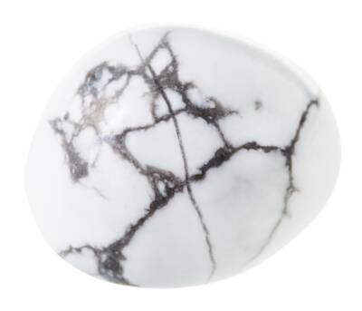 Howlite 101: Meaning, Healing Properties & Benefits