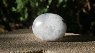 White Moonstone 101: Meaning, Properties & Benefits
